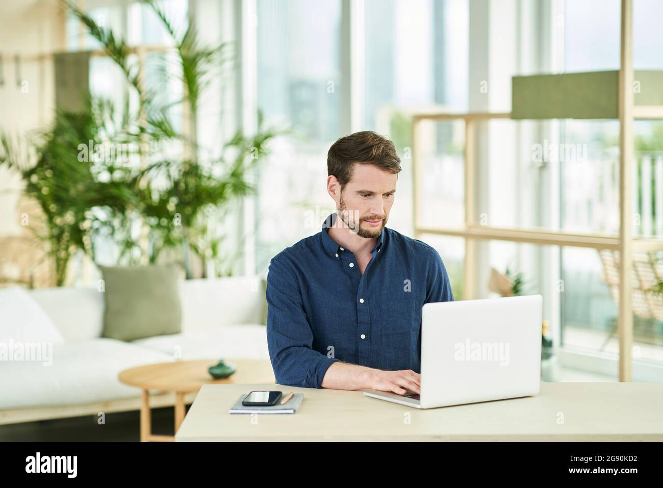 Businessman from the waist up hi-res stock photography and images - Alamy