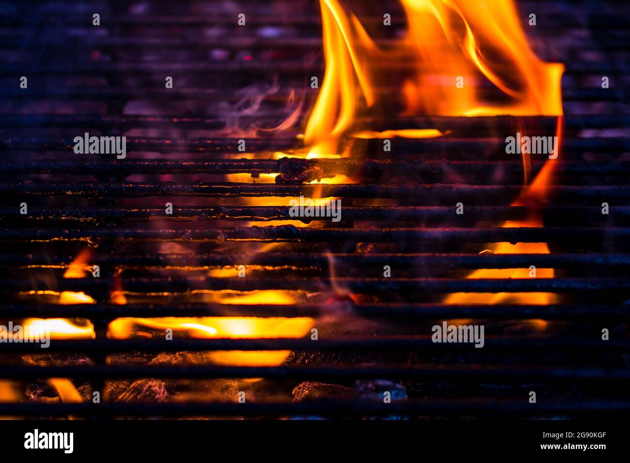 Empty hot charcoal barbecue grill with bright flame Stock Photo - Alamy