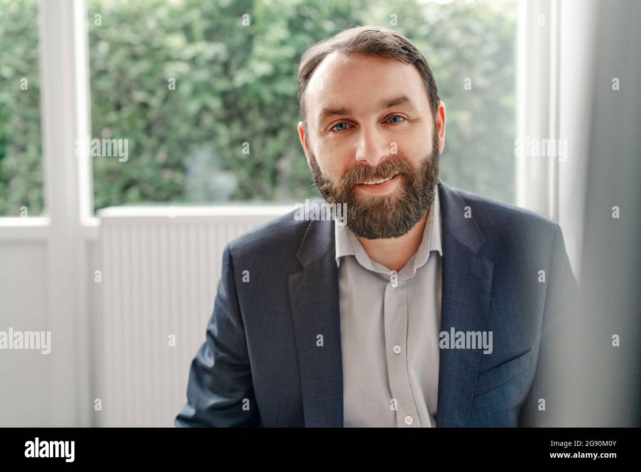 Smiling bearded caucasian businessman hi-res stock photography and ...