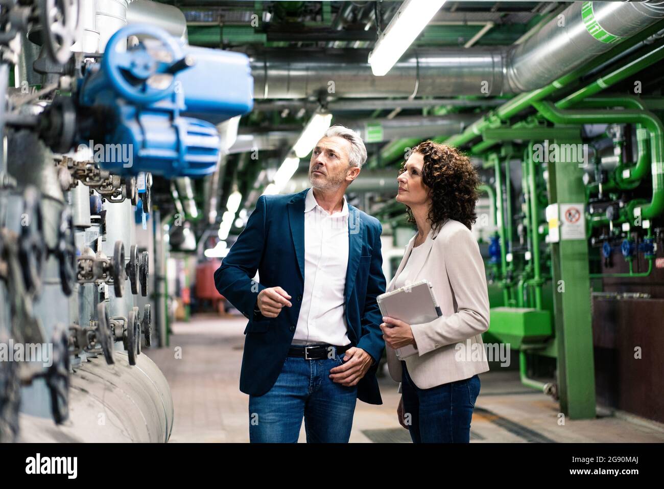 Industry inspector team working hi-res stock photography and images - Alamy