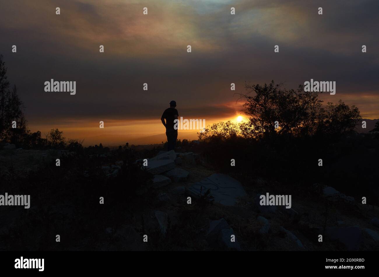 Wild Fire smoke hanging over Los Angeles skyline Stock Photo - Alamy