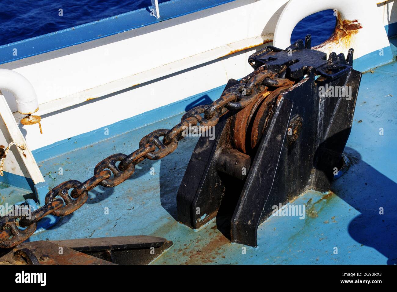 Chain on a ship hi-res stock photography and images - Alamy