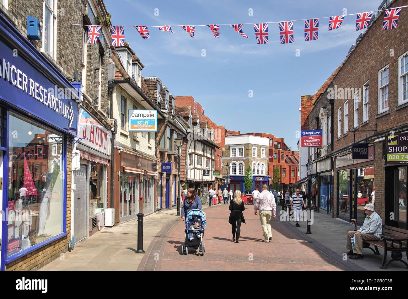 Windsor berkshire peascod street town centre bunting england sho hi-res ...