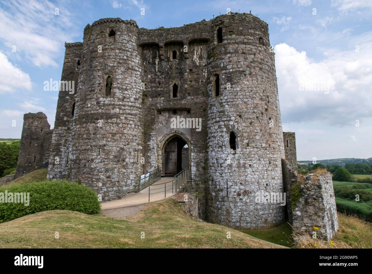 Kidwelly tower and wall hi-res stock photography and images - Alamy