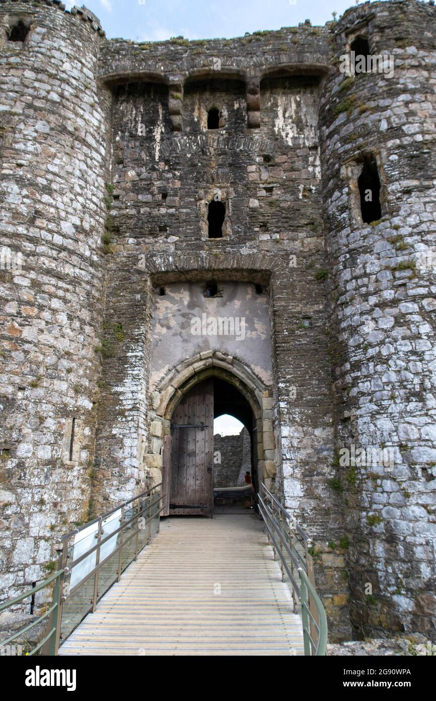Kidwelly tower and wall hi-res stock photography and images - Alamy