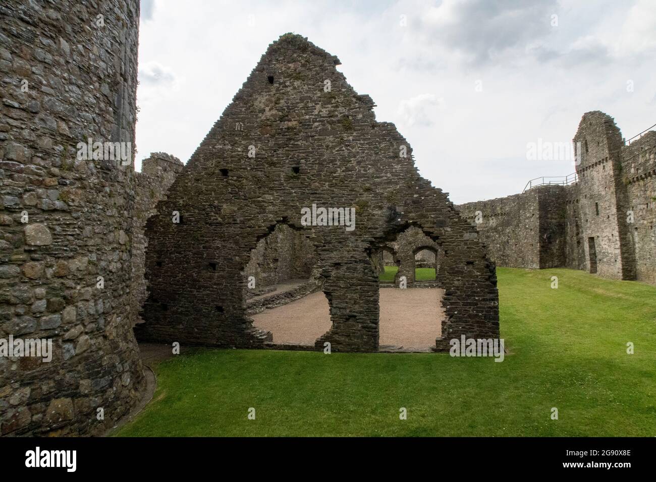 Kidwelly tower and wall hi-res stock photography and images - Alamy
