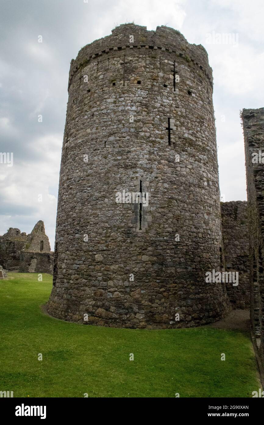 Kidwelly tower and wall hi-res stock photography and images - Alamy