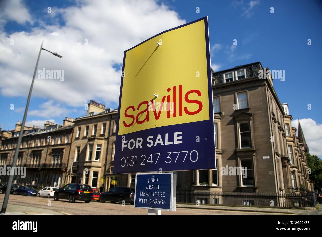 Savills for sale sign hi-res stock photography and images - Alamy
