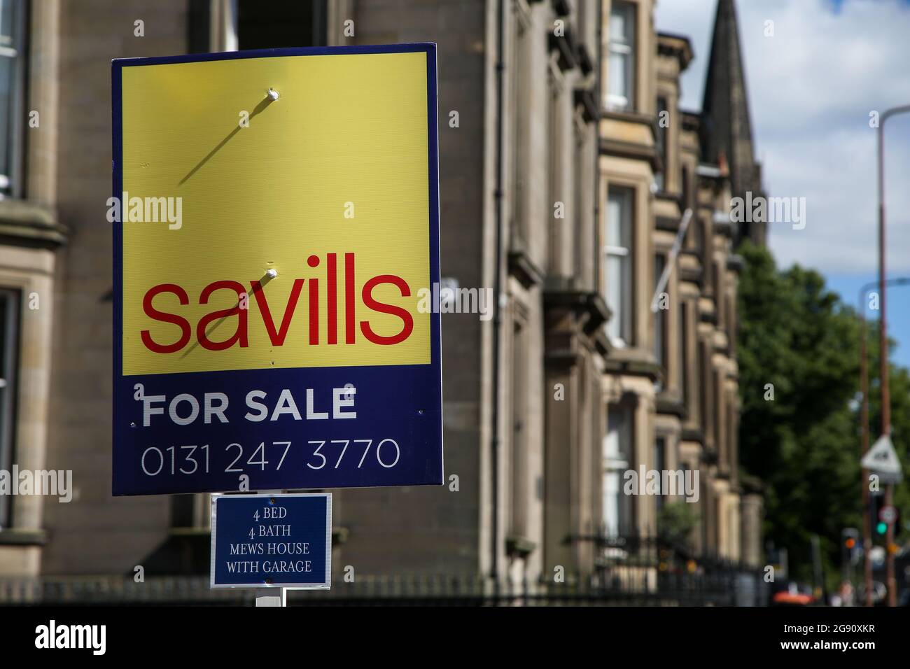 Savills for sale sign hi-res stock photography and images - Alamy