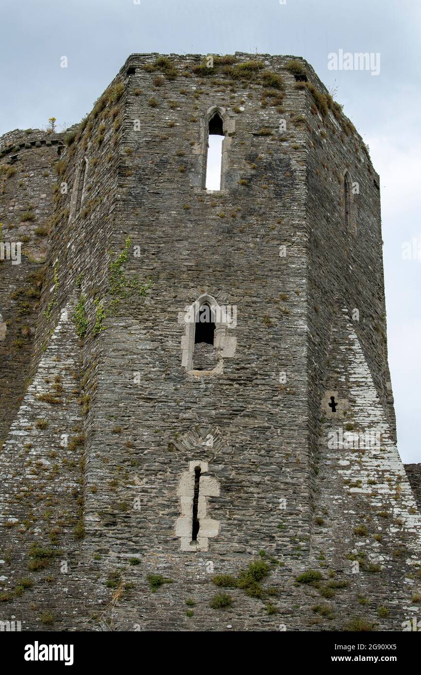 Kidwelly tower and wall hi-res stock photography and images - Alamy