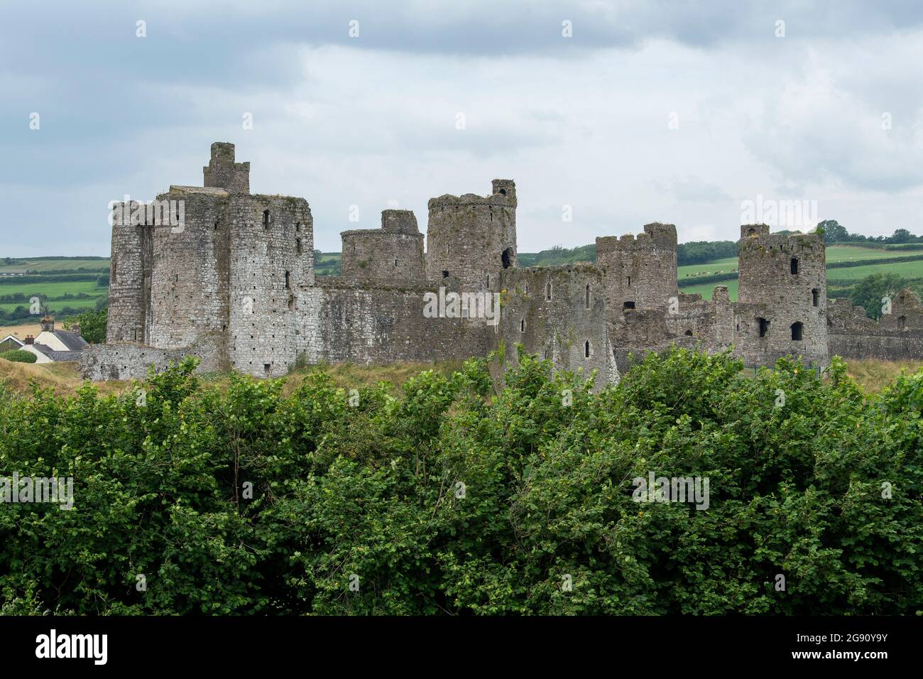 Kidwelly tower and wall hi-res stock photography and images - Alamy