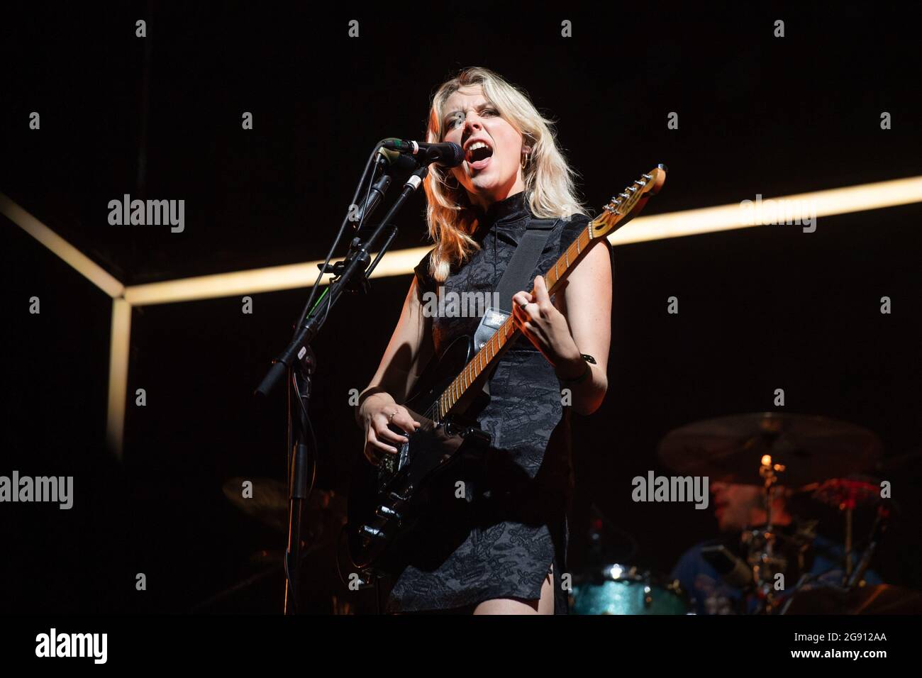 Ellie rowsell live hi-res stock photography and images - Alamy