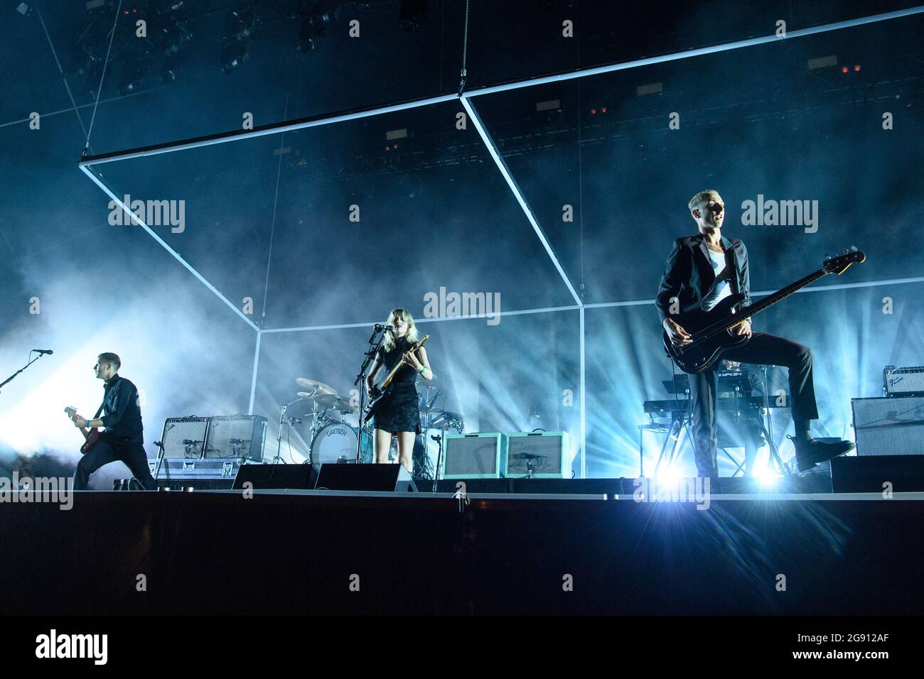 Wolf alice live on stage hi-res stock photography and images - Alamy