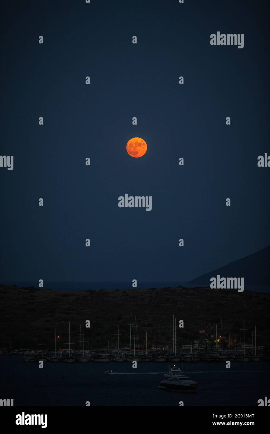 A red moon has been sighted at Mu?la's popular vacation site Bodrum ...