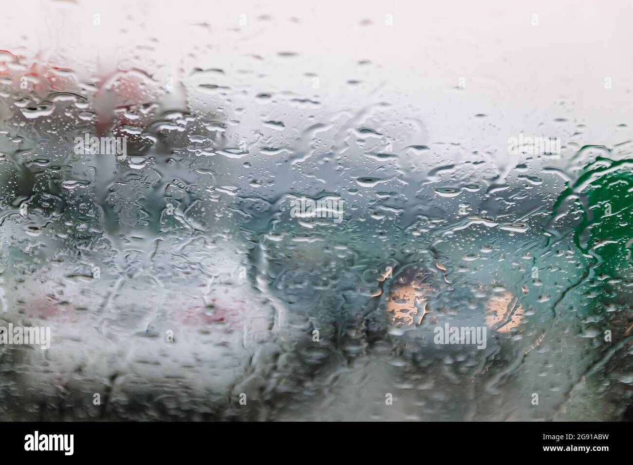 Raining from a car window hi-res stock photography and images - Alamy
