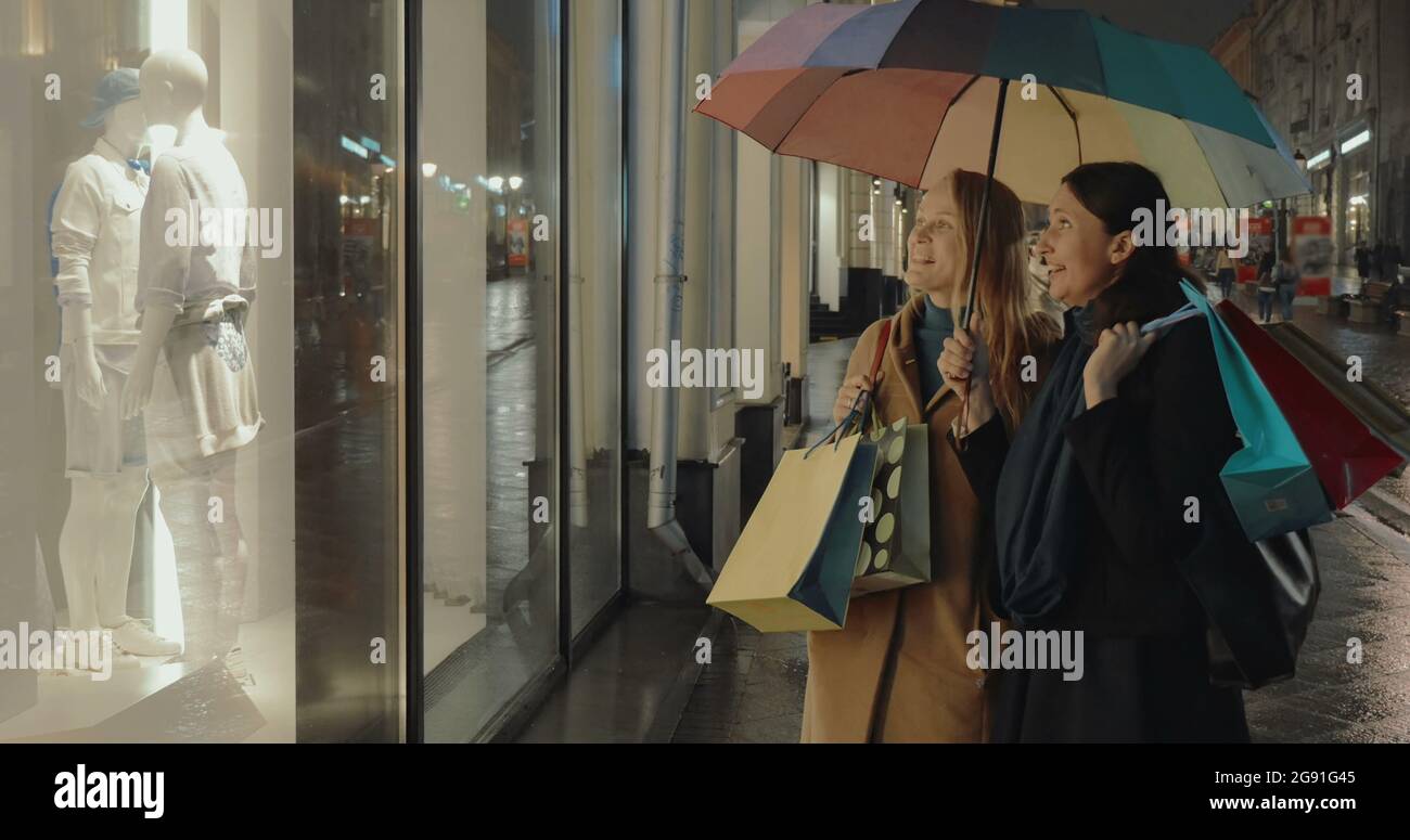 Female Friends in Front of Shop's Show Window Stock Photo - Alamy