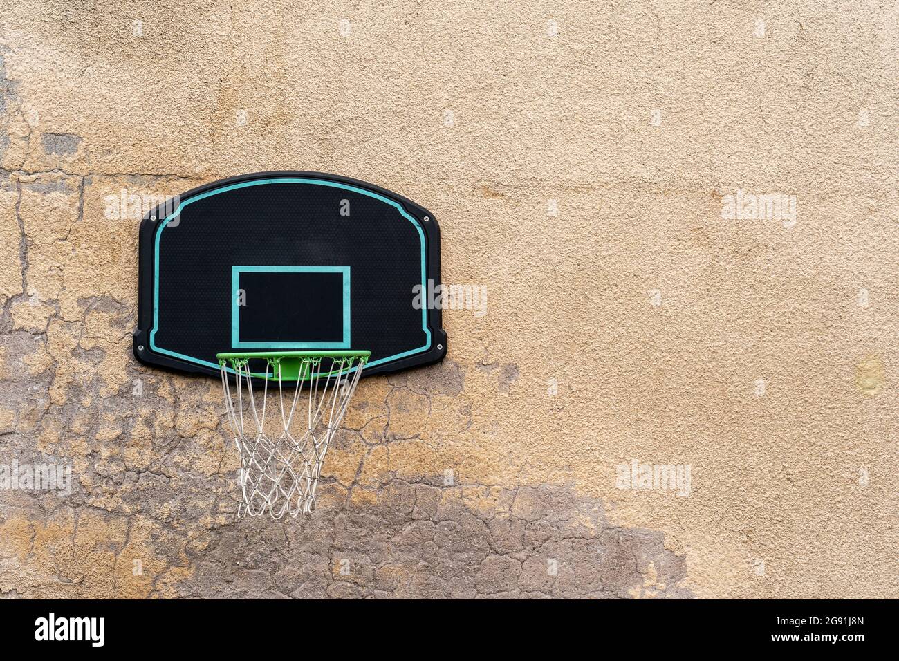 Ring mounted hi-res stock photography and images - Alamy