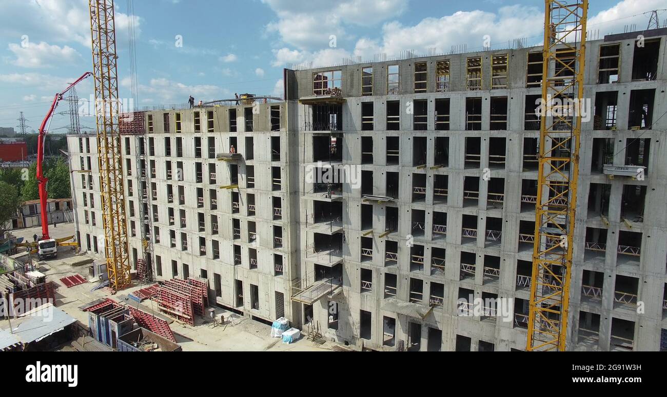 A vertical inspection of a multi storey building being built Stock ...