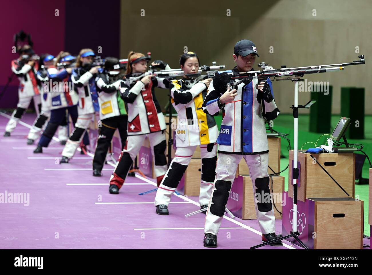 Inside shooting range hi-res stock photography and images - Alamy
