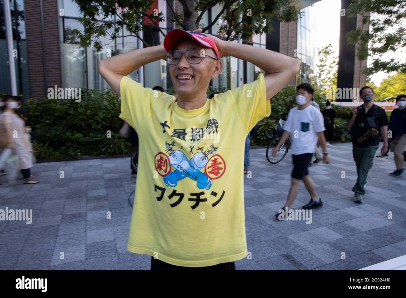 Tokyo, Japan. 25th Mar, 2021. Japanese resident wears a COVID-19 tee ...