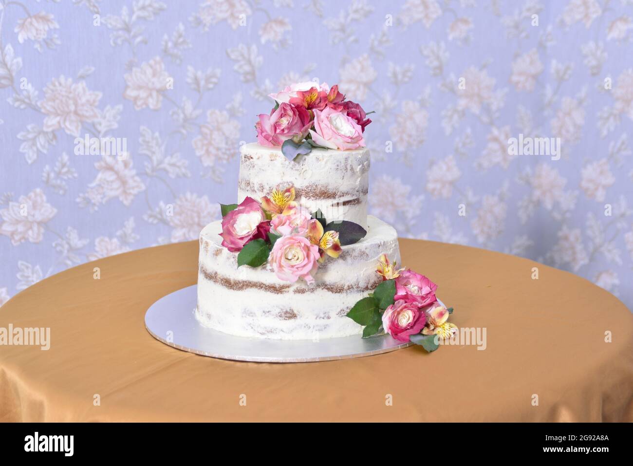 Wedding Cake Icing Stock Photo - Alamy