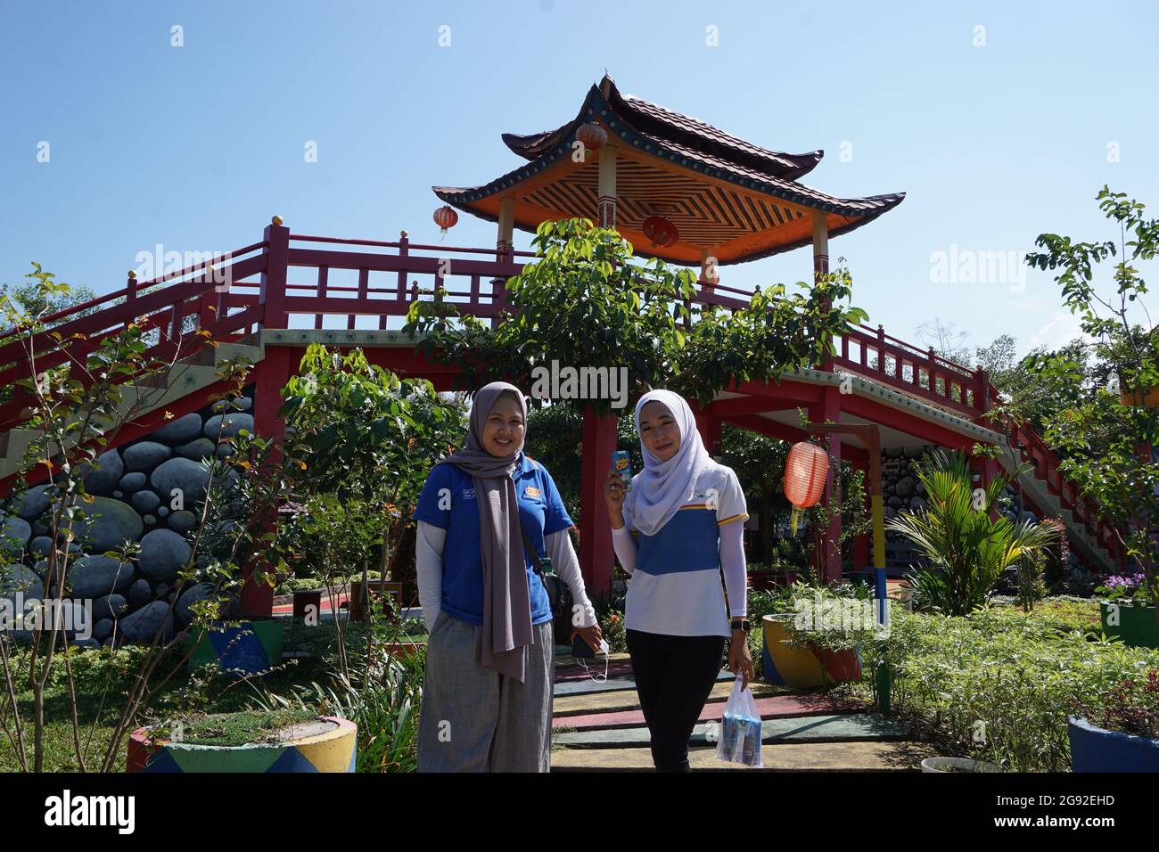 The beautiful Muslim woman is spending a holiday on Korea fantasy, East ...