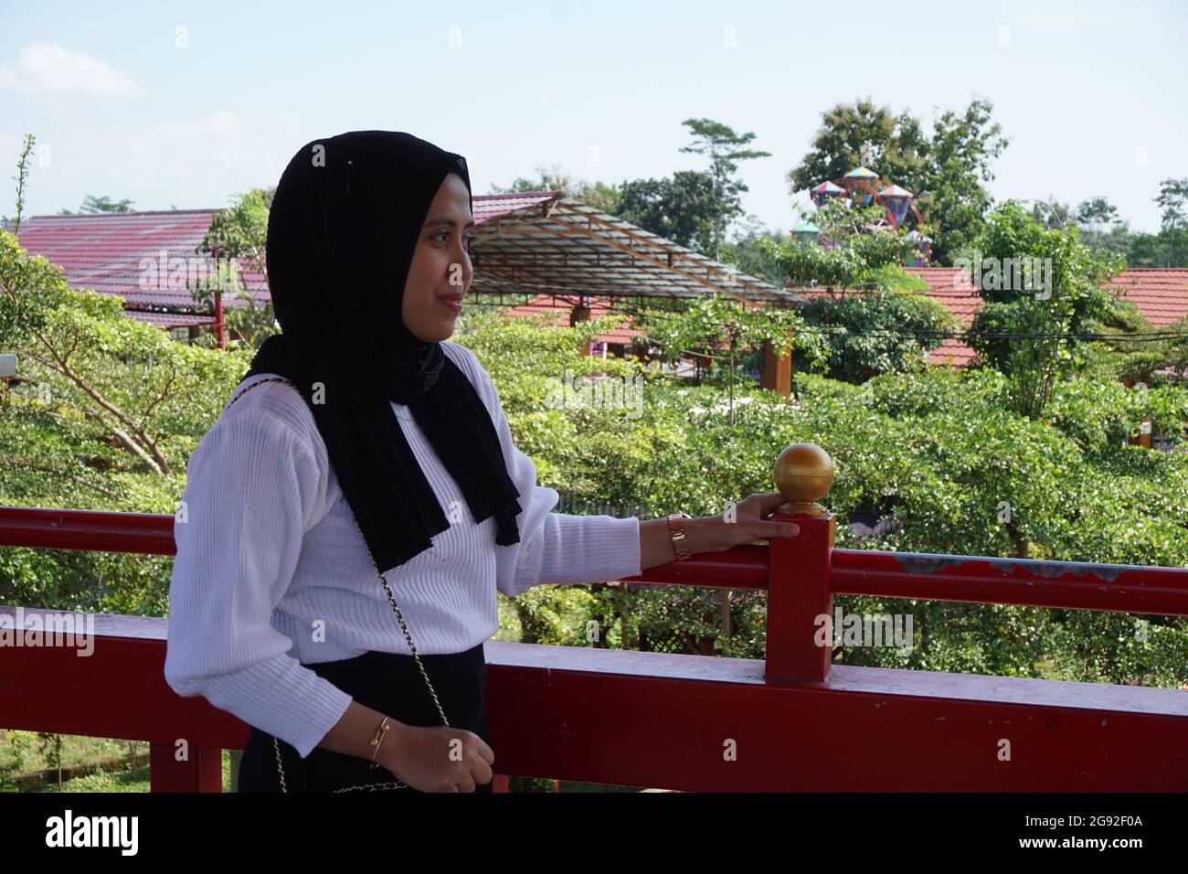 The beautiful Muslim woman is spending a holiday on Korea fantasy, East ...