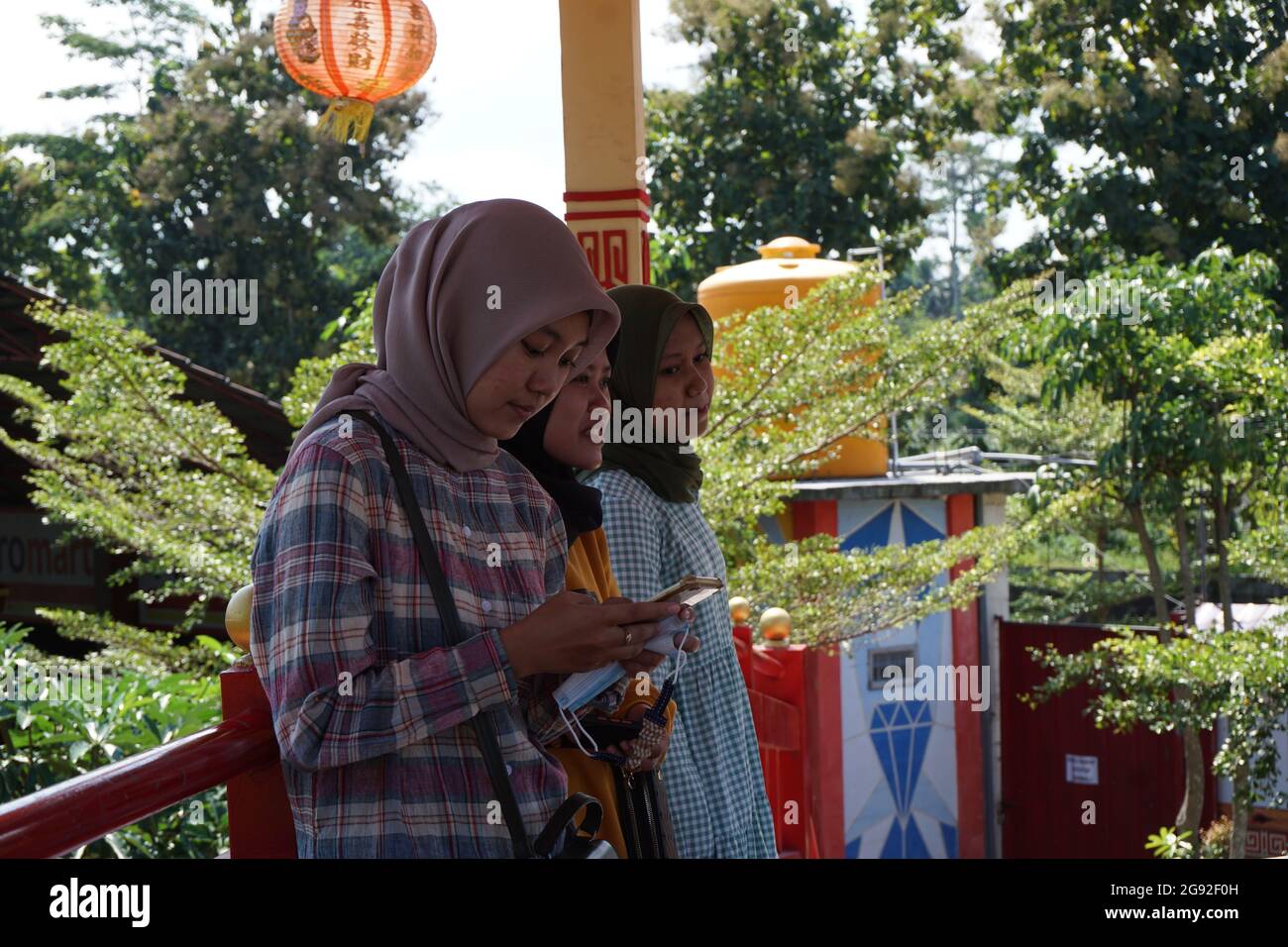 The beautiful Muslim woman is spending a holiday on Korea fantasy, East ...