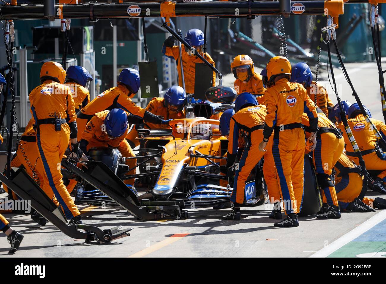 Formula 1 race stop hi-res stock photography and images - Alamy