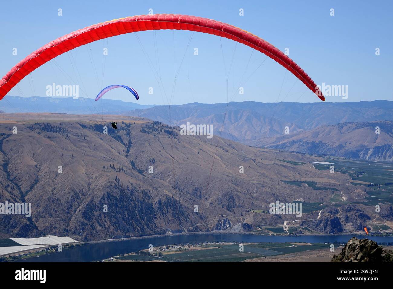 Paraglider pilots competing in the 2021 Paragliding Open in Chelan ...