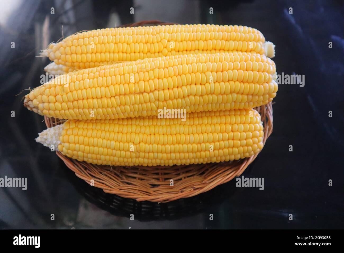 Yellow corn hi-res stock photography and images - Alamy