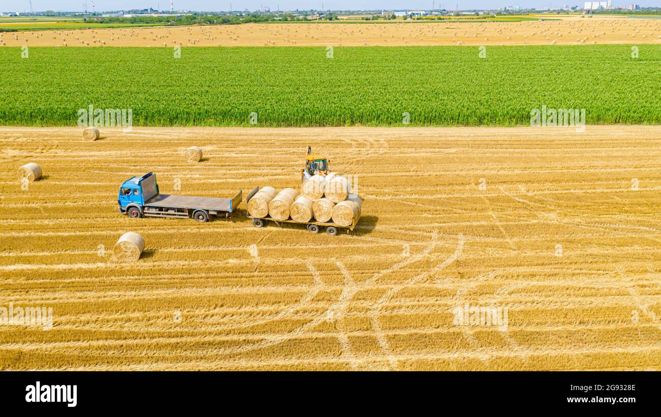 Round bale stacker hi-res stock photography and images - Alamy