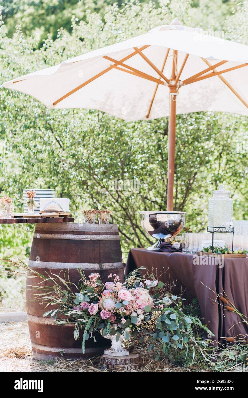 Wedding flowers food catering hi-res stock photography and images - Alamy