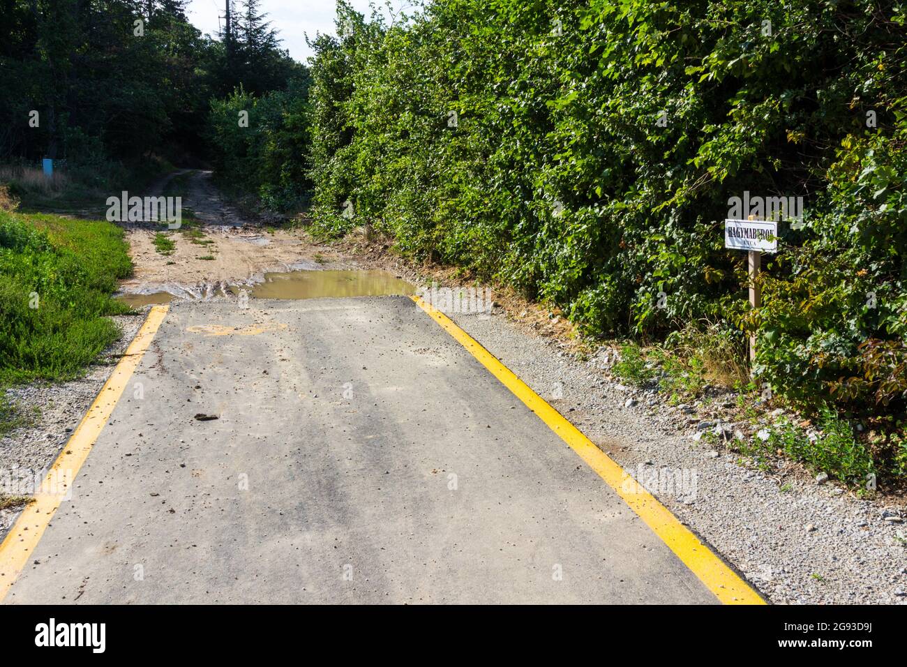 Cycle lane end hi-res stock photography and images - Alamy