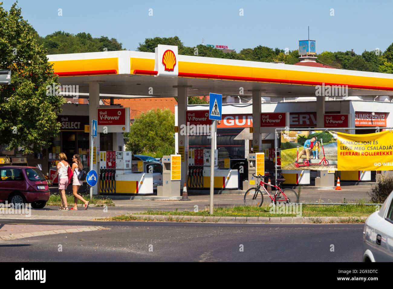 Shell petrol gas station hi-res stock photography and images - Alamy