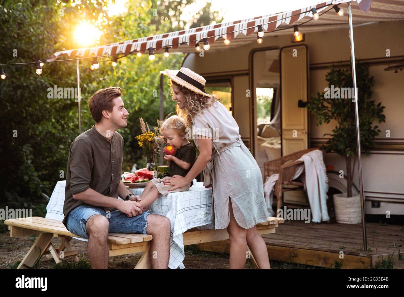 Mobile home camper trailer hi-res stock photography and images - Alamy