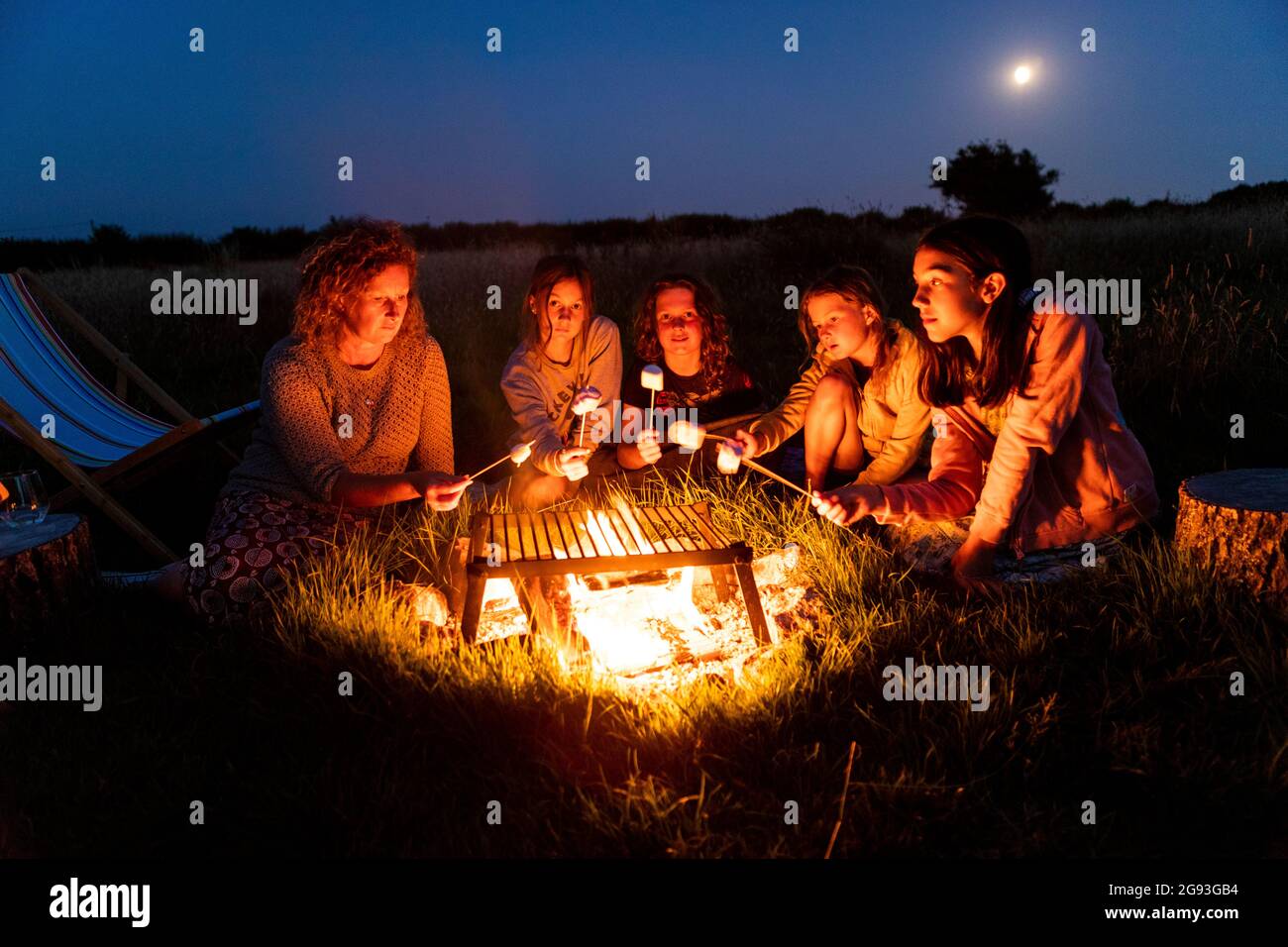 Family campfire, marsh mallows and bug hunting holidays. Hope Farm ...