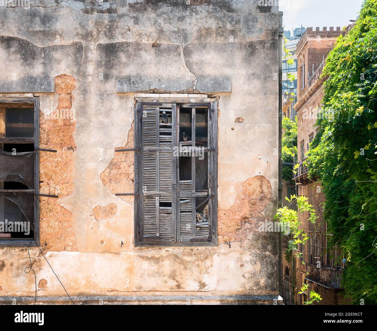 Old beirut door and window hi-res stock photography and images - Alamy