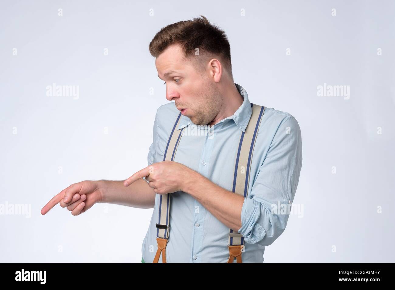 Man pointing down hi-res stock photography and images - Alamy