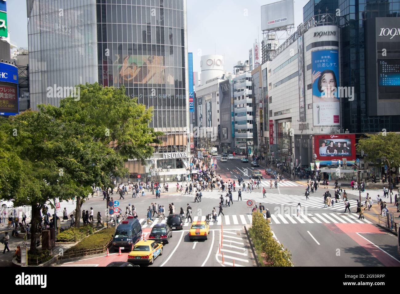 TOKYO, JAPAN - April 29, 2017: Pedestrians walk at Shibuya Crossing ...