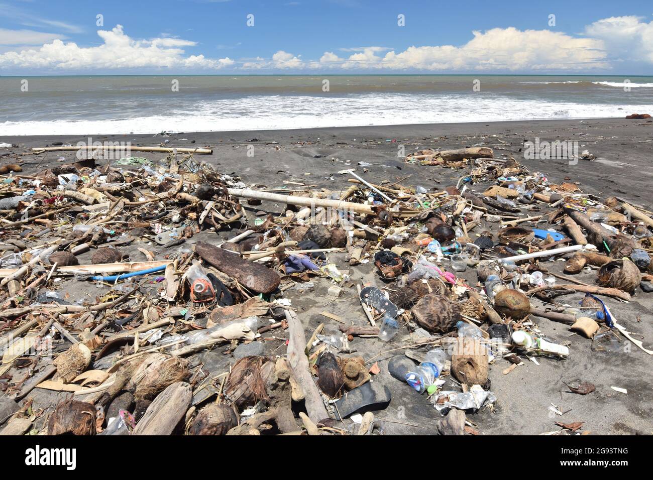 Flotsam on a Balinese beach with a lot of plastic waste Stock Photo - Alamy