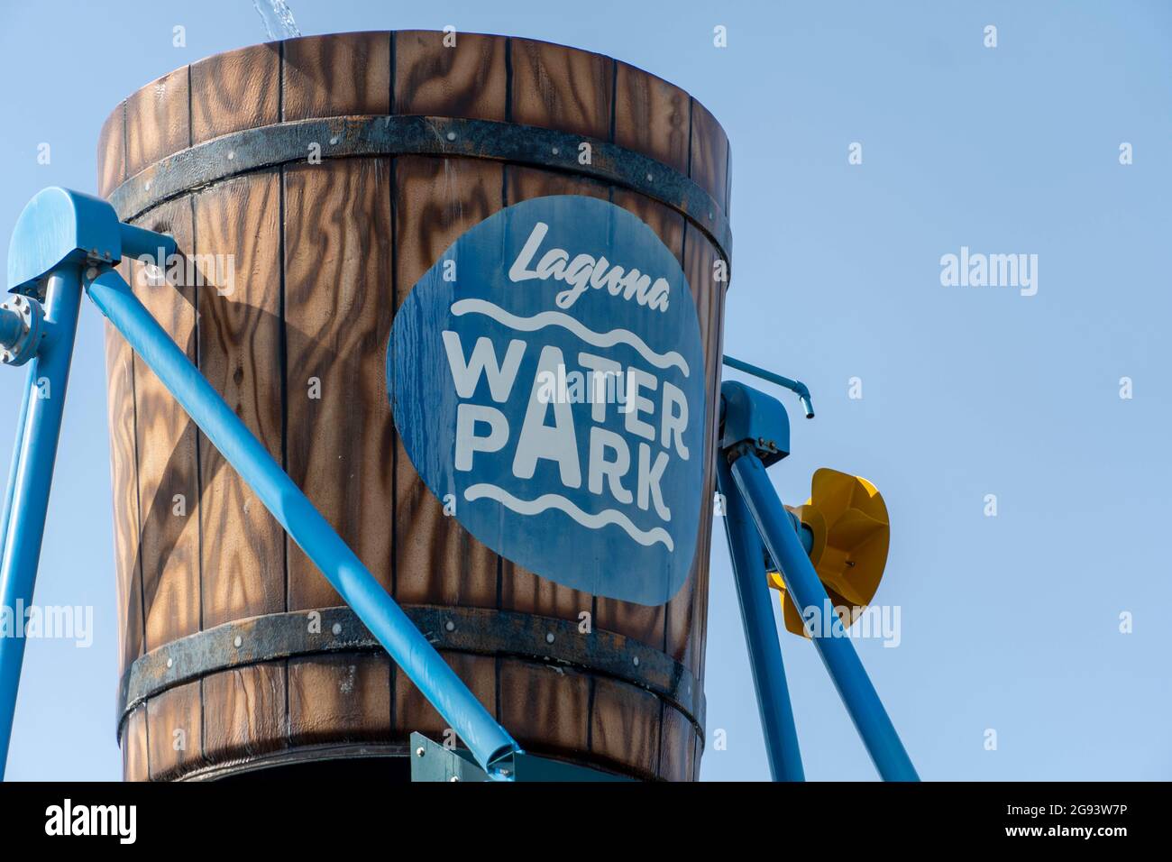 Empty swimming pool kids hi-res stock photography and images - Alamy