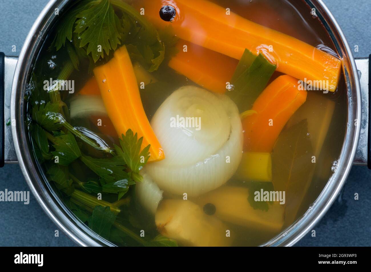 Vegetables in broth hi-res stock photography and images - Alamy