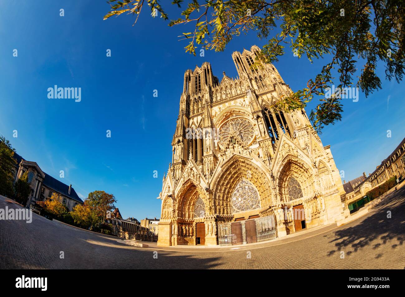 Parvis church hi-res stock photography and images - Alamy