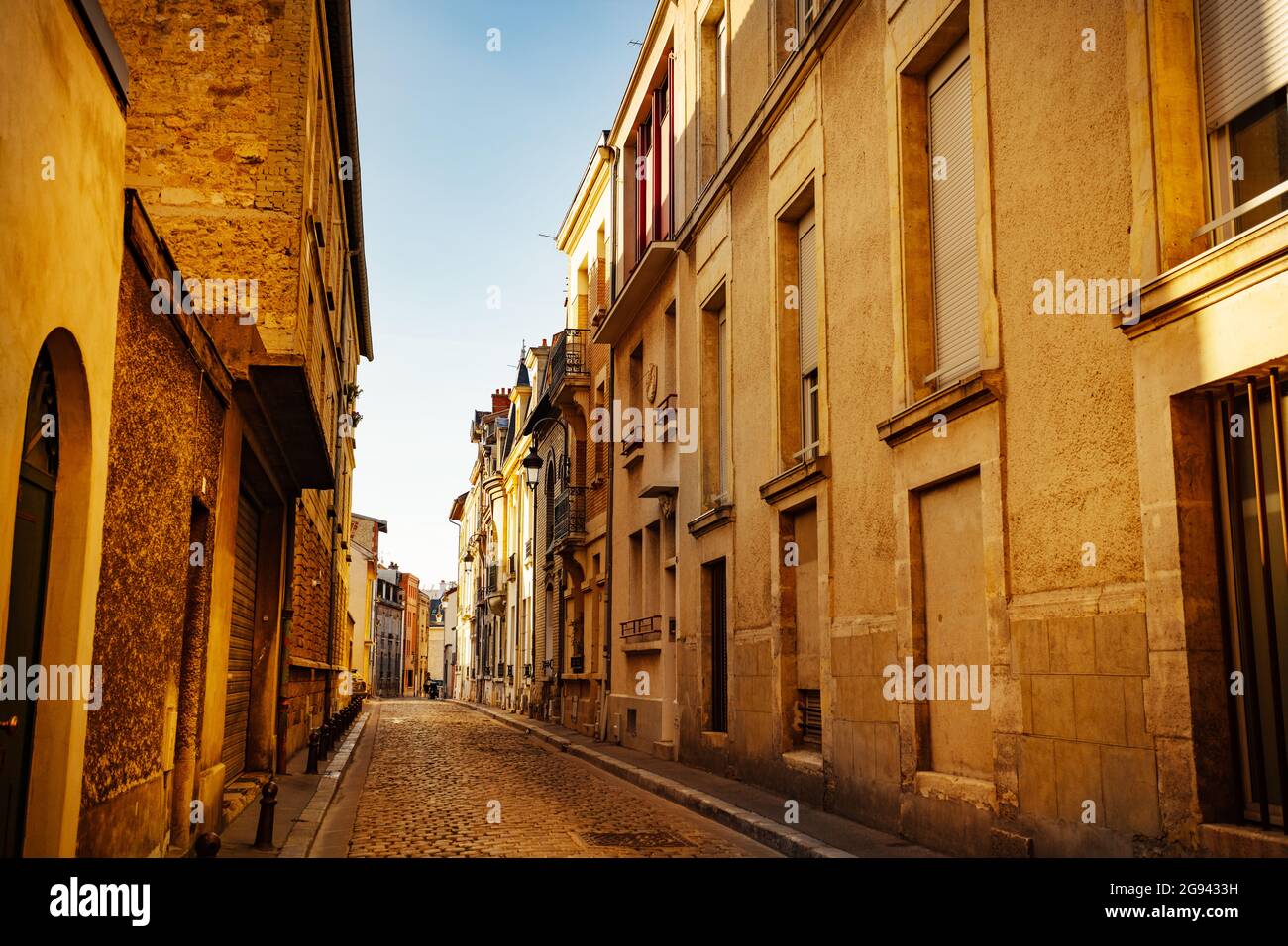 Reims downtown small street with old buildings Stock Photo - Alamy