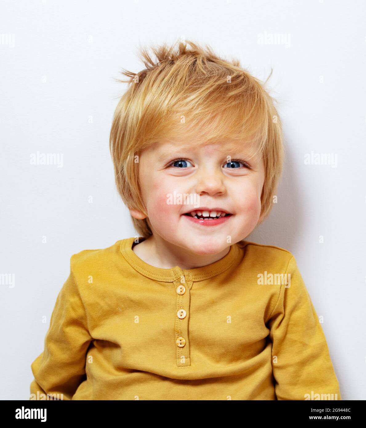 Close portrait smiling laughing little blond boy Stock Photo - Alamy