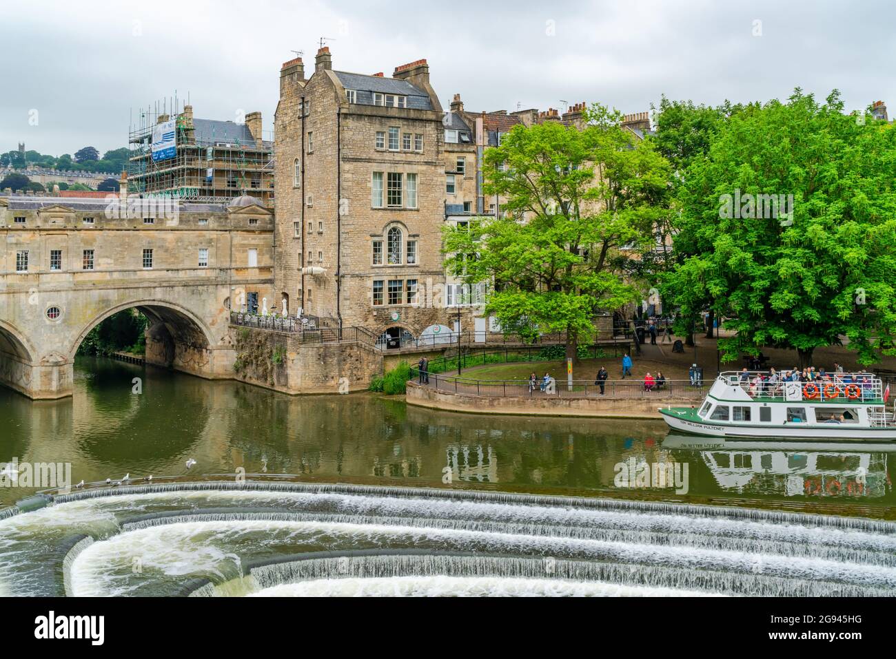 BATH, UK - JUNE 27, 2021: View of the Pulteney Bridge over the River ...