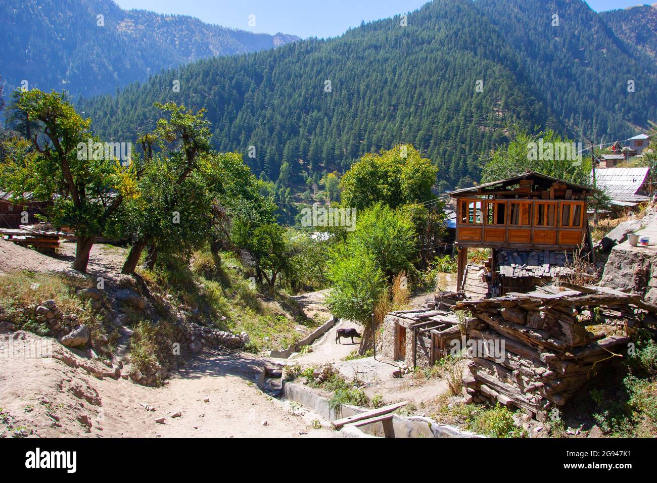 Traditional villages in the Indian Himalayas Stock Photo - Alamy