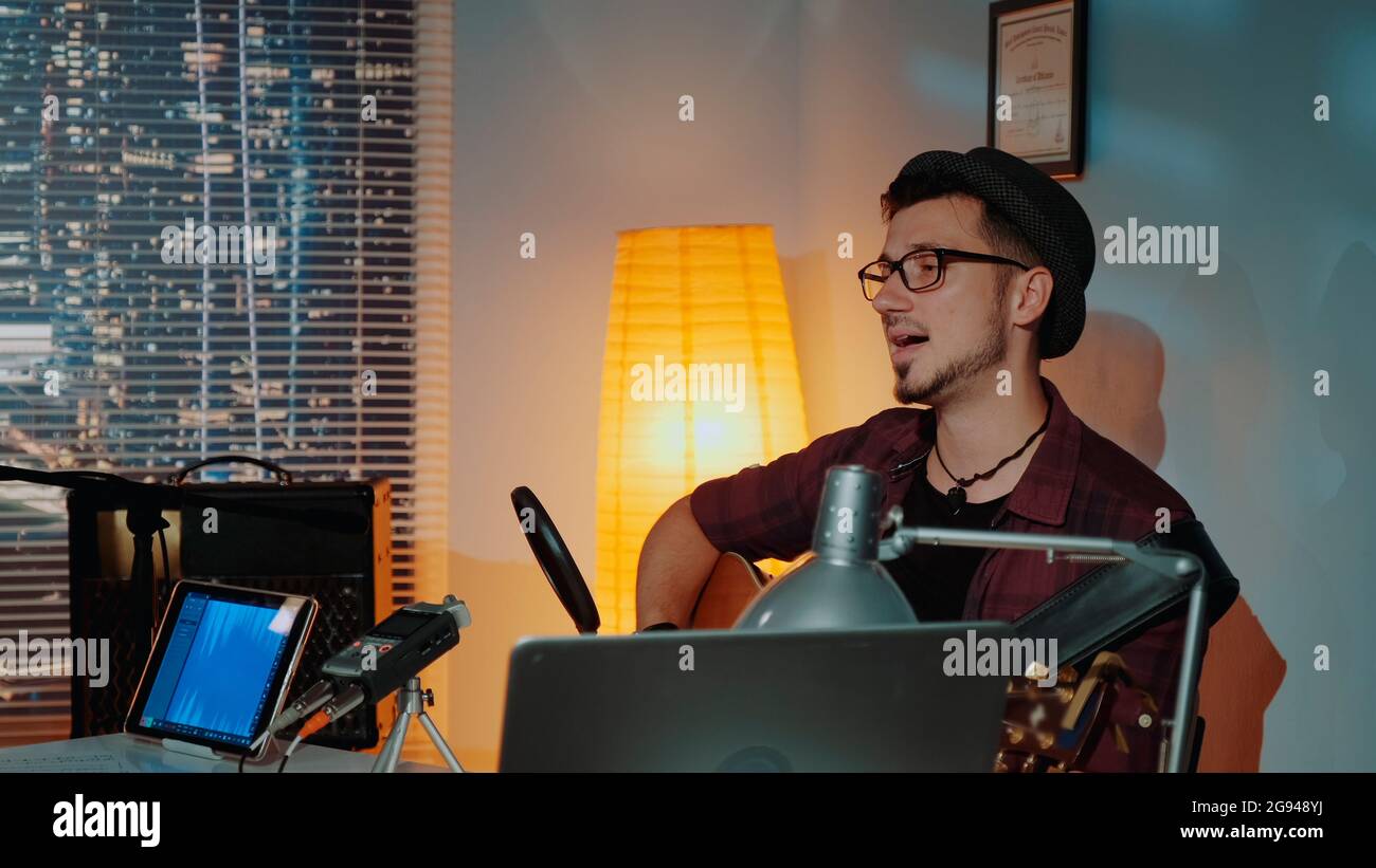 Home recording studio hi-res stock photography and images - Alamy