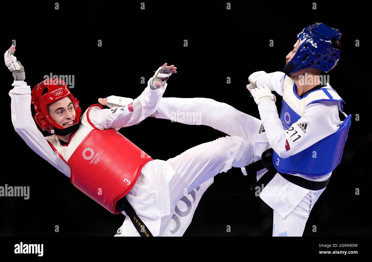Argentina's Lucas Lautaro Guzman (blue) competes against ROC's Mikhail ...
